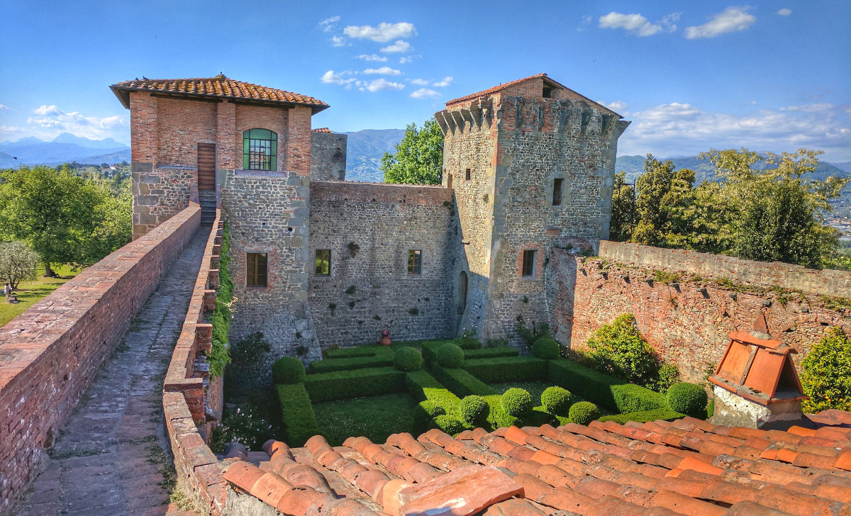 A day trip to Tuscany, winery and a fortress - Traveling outside the box